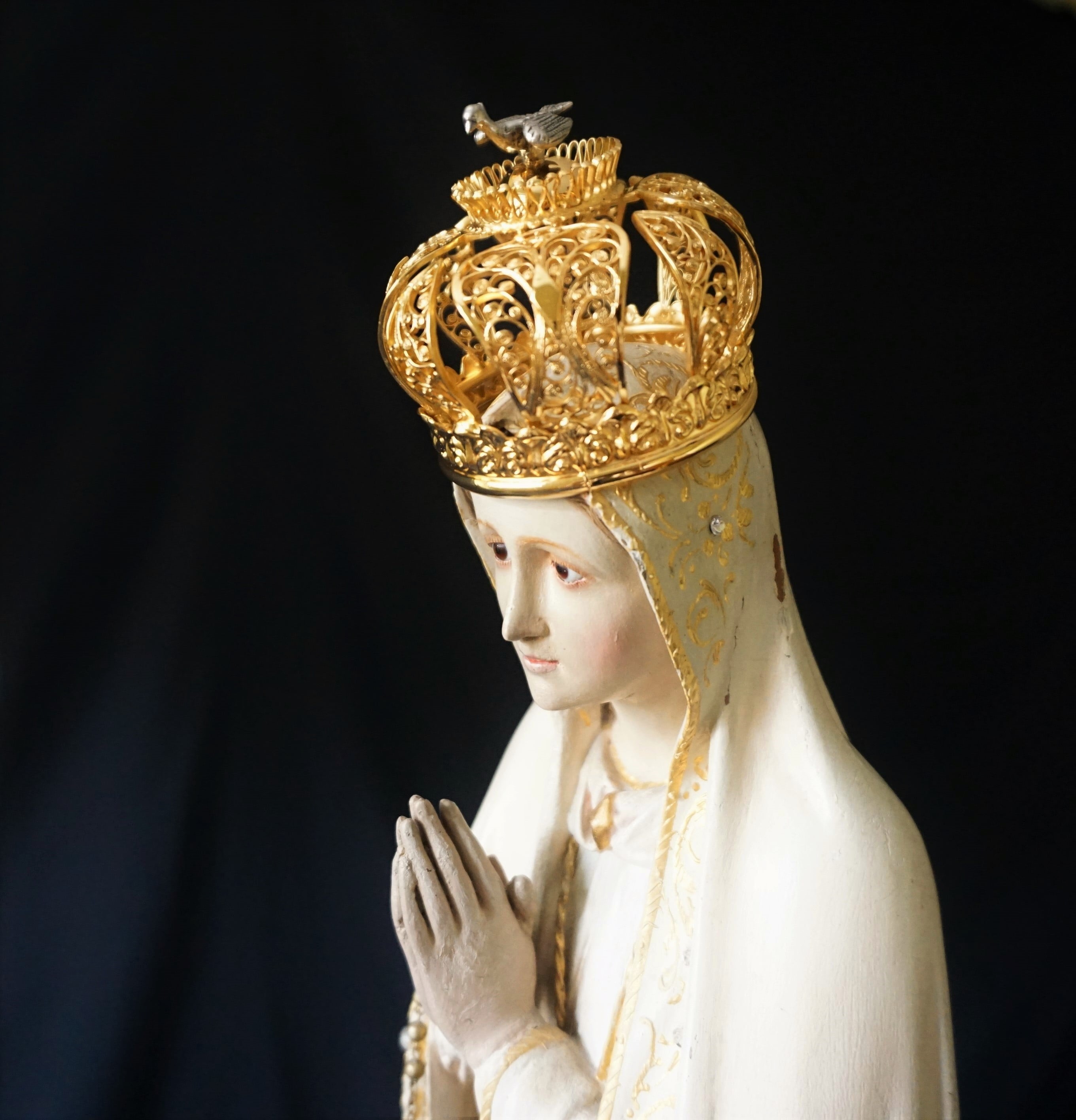 A Crown of Gold for the House of Gold « Gwyneth Thompson-Briggs